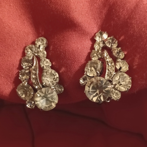Albert Weiss | Jewelry | Vintage Weiss Clip On Earrings | Poshmark